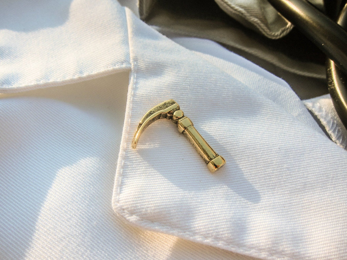Laryngoscope Gold Lapel Pin – lapelpinplanet