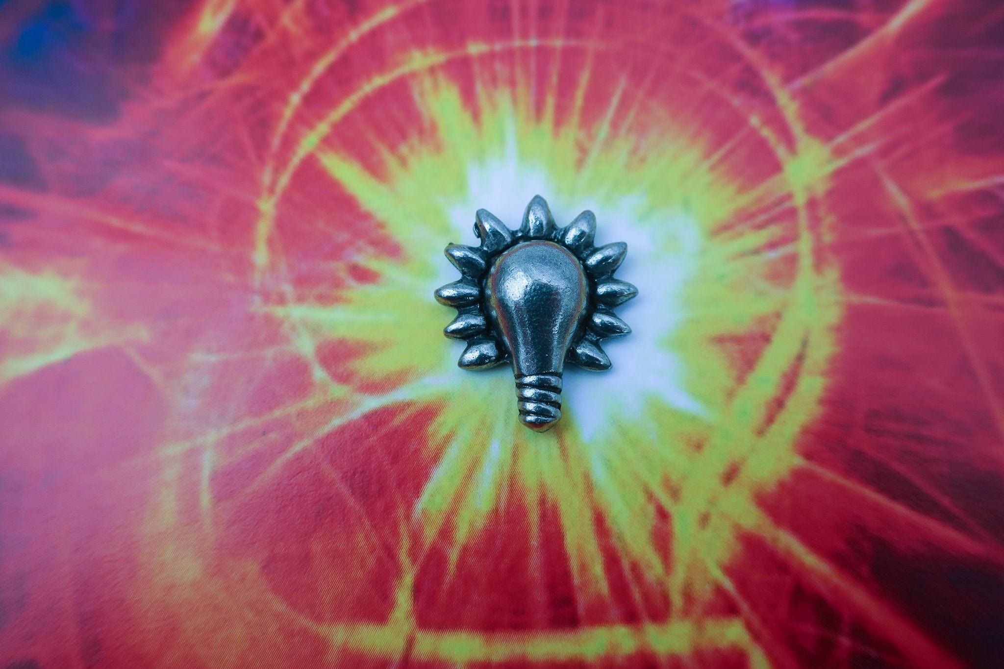 Lightbulb Lapel Pin – lapelpinplanet