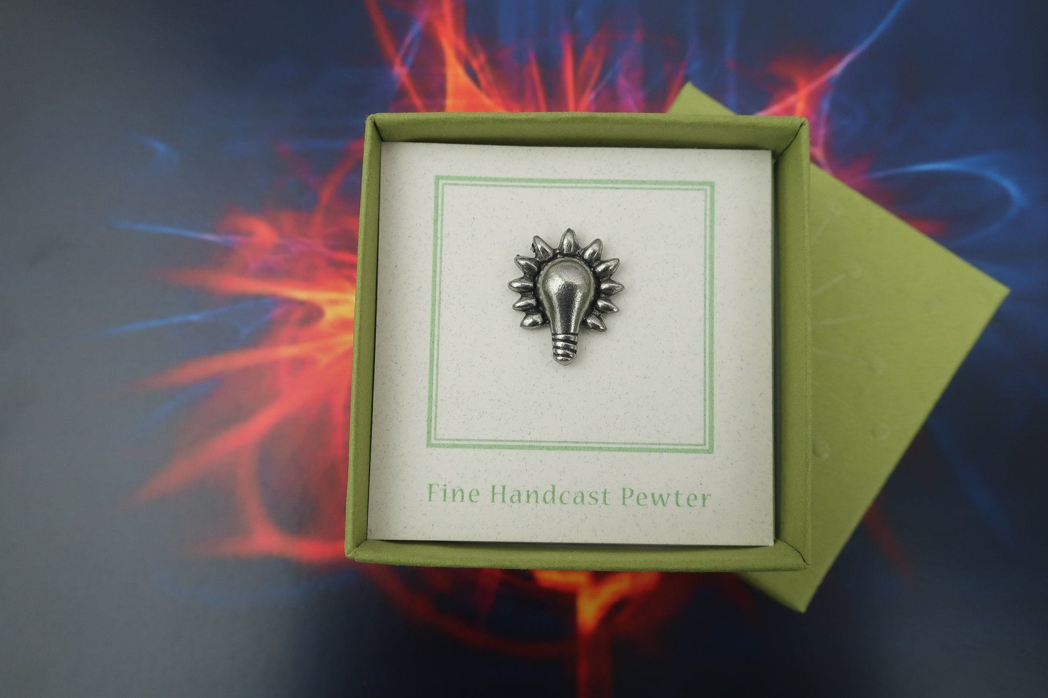 Lightbulb Lapel Pin – lapelpinplanet