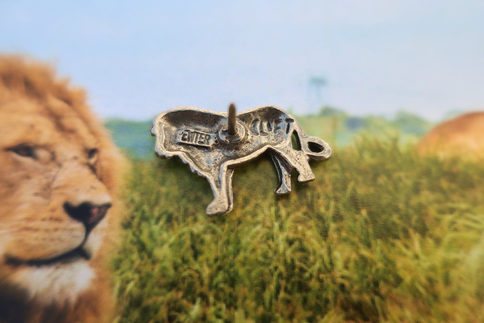 Lion Lapel Pin – lapelpinplanet