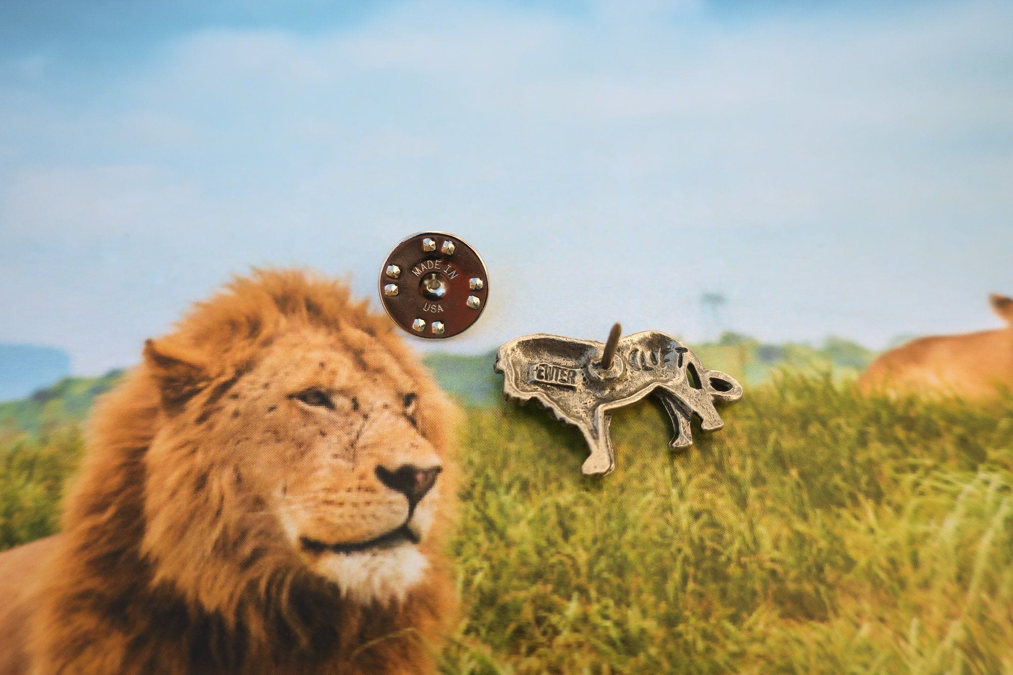 Lion Lapel Pin – lapelpinplanet