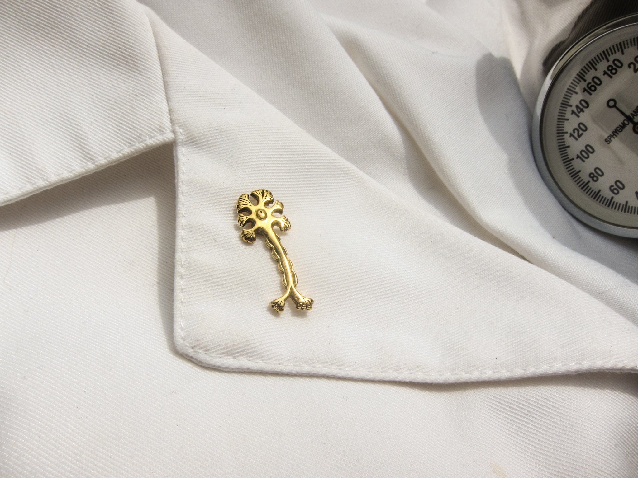 Neuron Gold Lapel Pin – lapelpinplanet