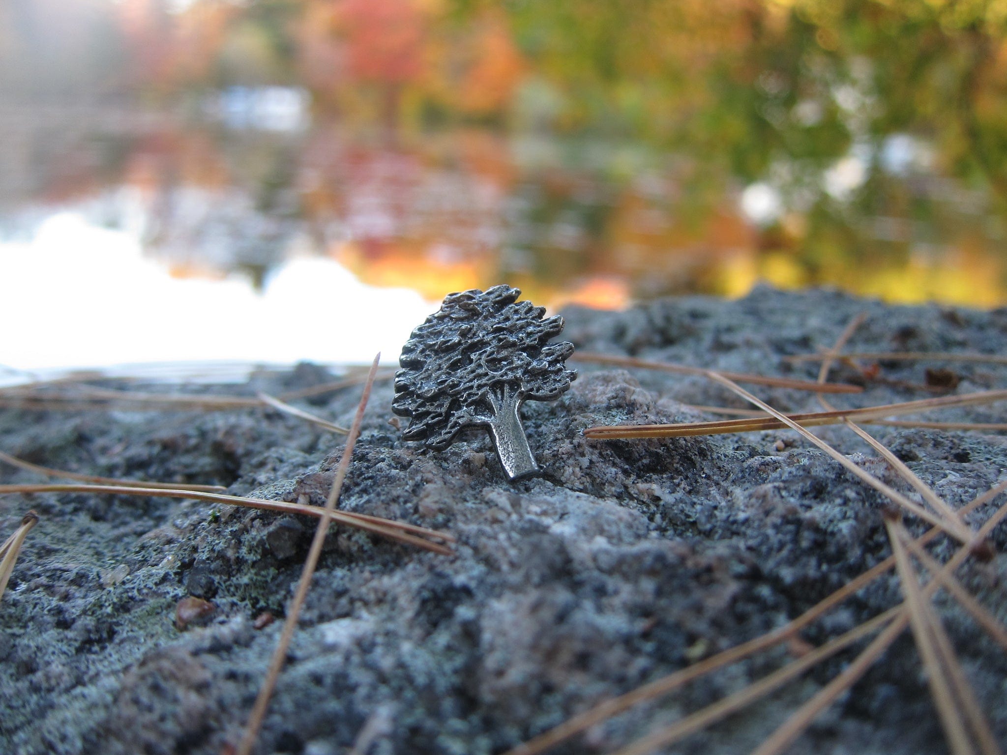 Oak Tree Lapel Pin – lapelpinplanet