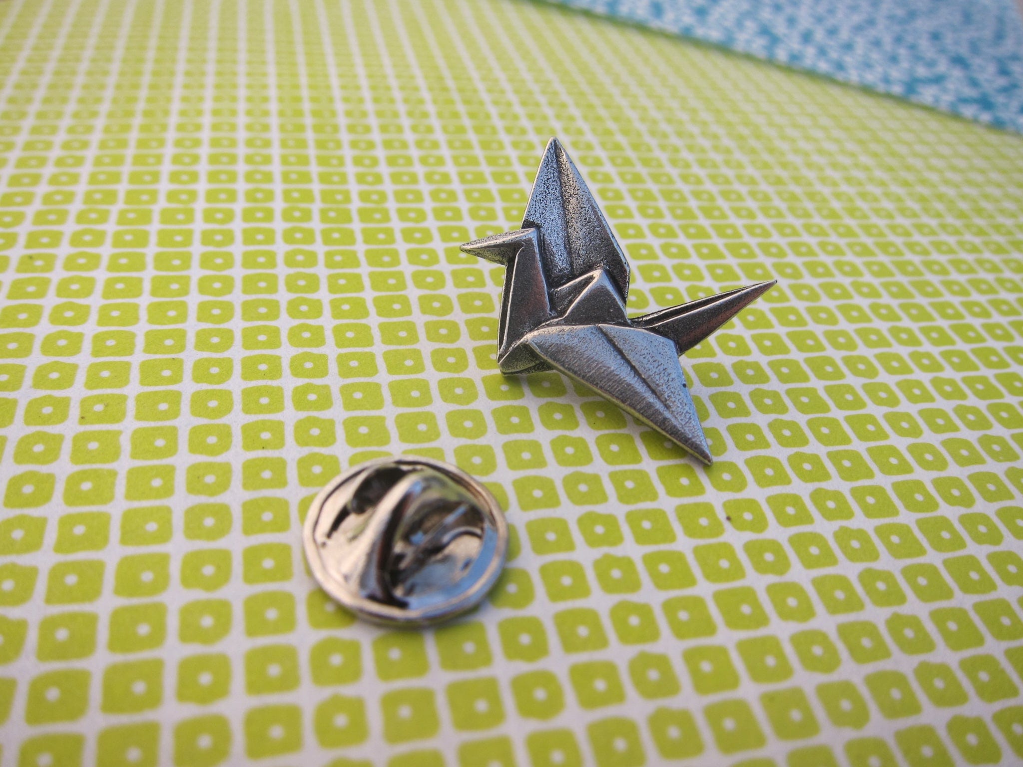 Origami Crane Lapel Pin – lapelpinplanet