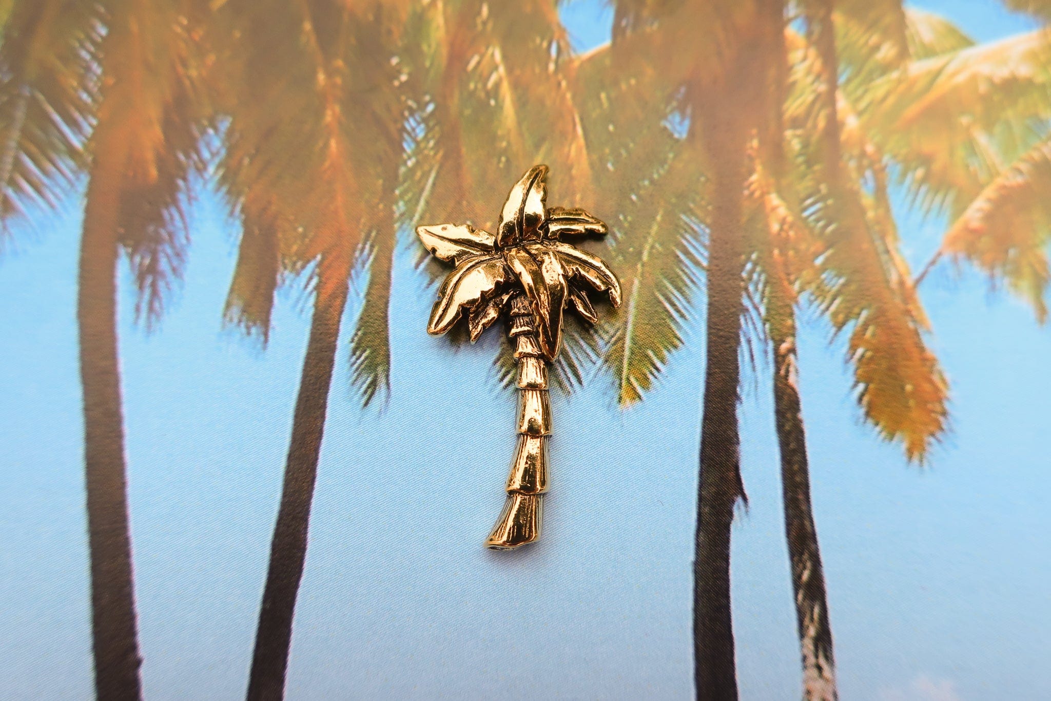 Palm Tree Gold Lapel Pin – lapelpinplanet