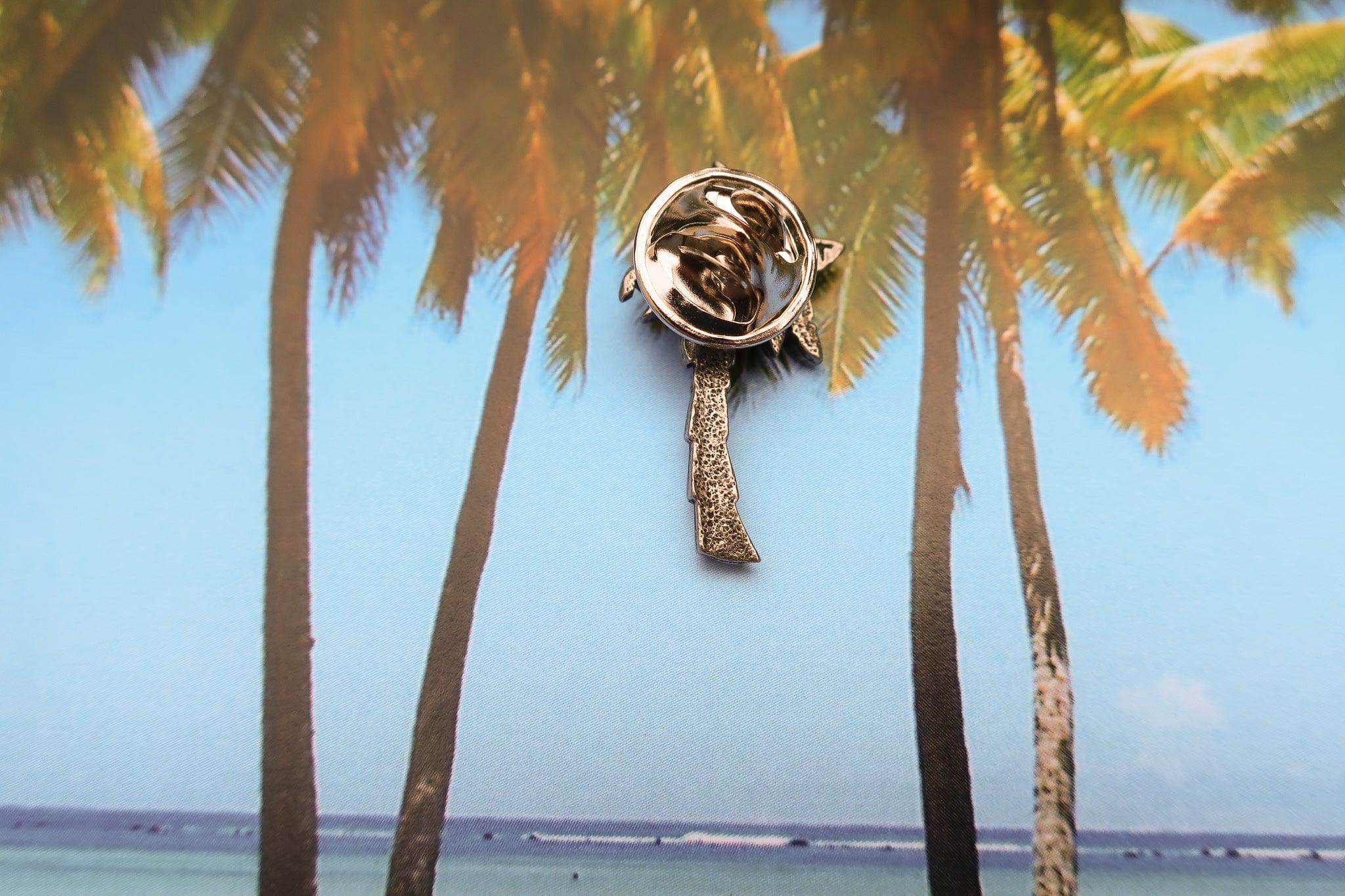 Palm Tree Lapel Pin – lapelpinplanet