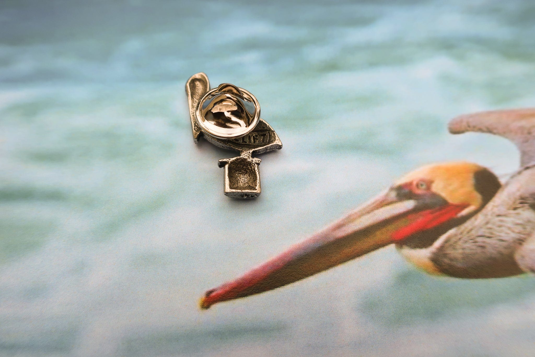 Pelican Lapel Pin – lapelpinplanet