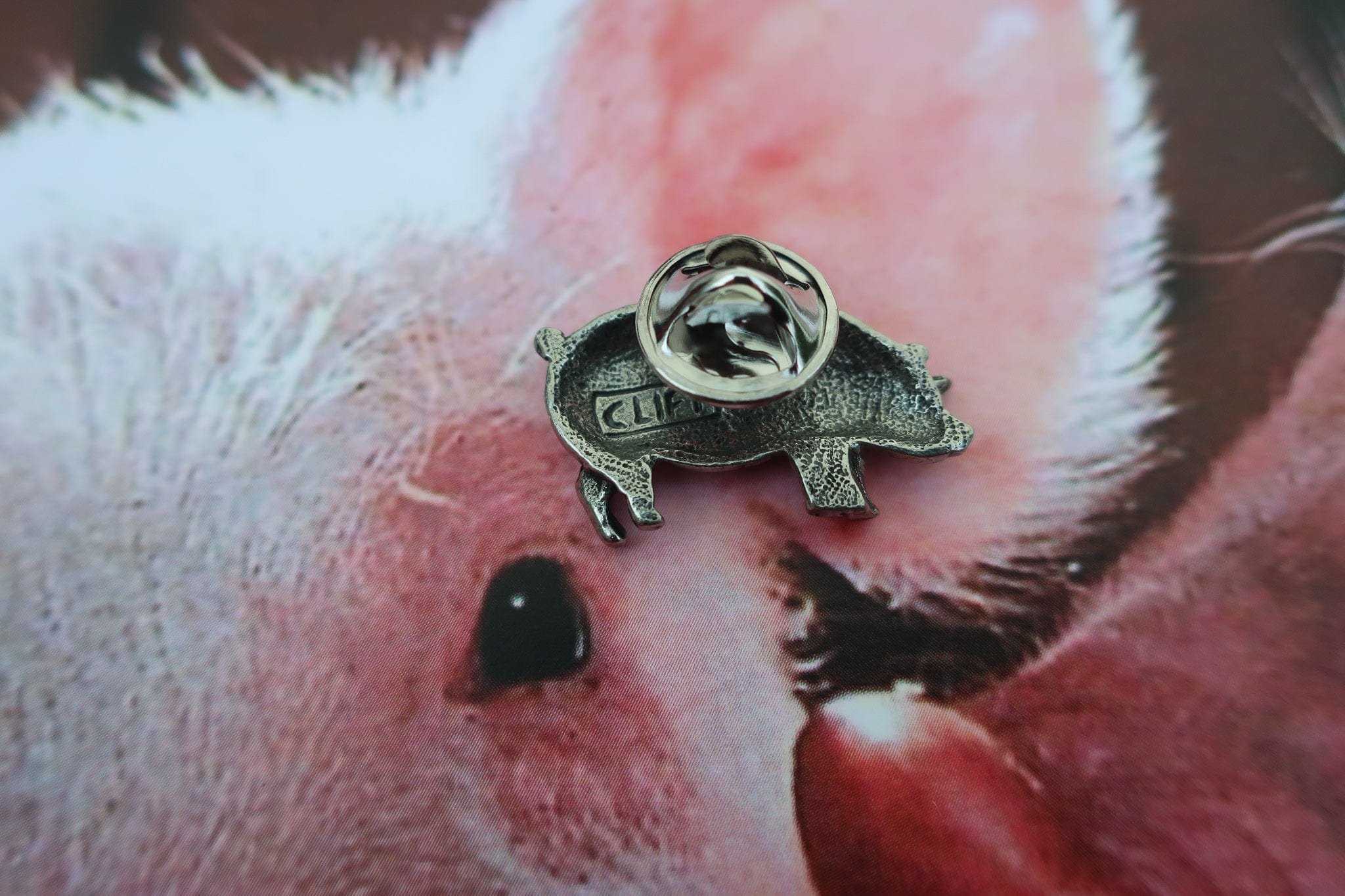 Pig Lapel Pin – lapelpinplanet