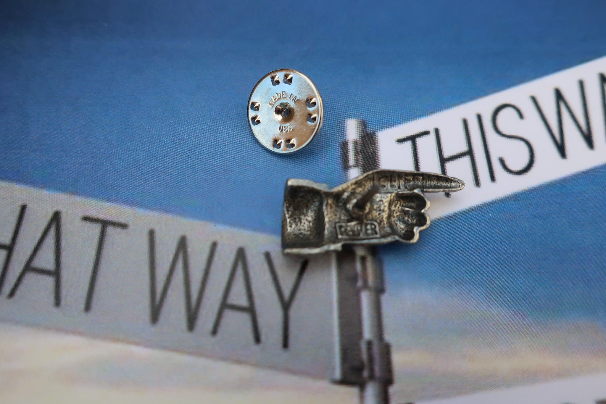 Pointing Finger Lapel Pin – lapelpinplanet