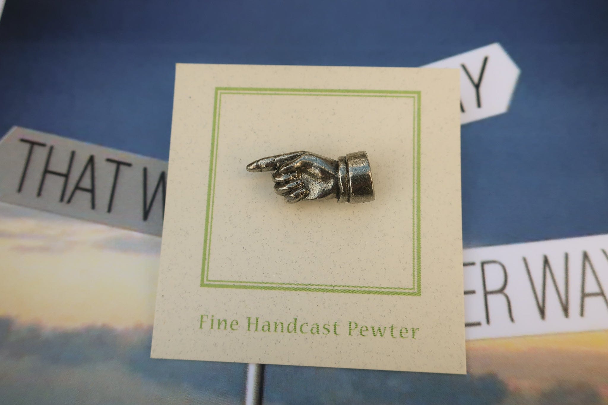 Pointing Finger Lapel Pin – lapelpinplanet