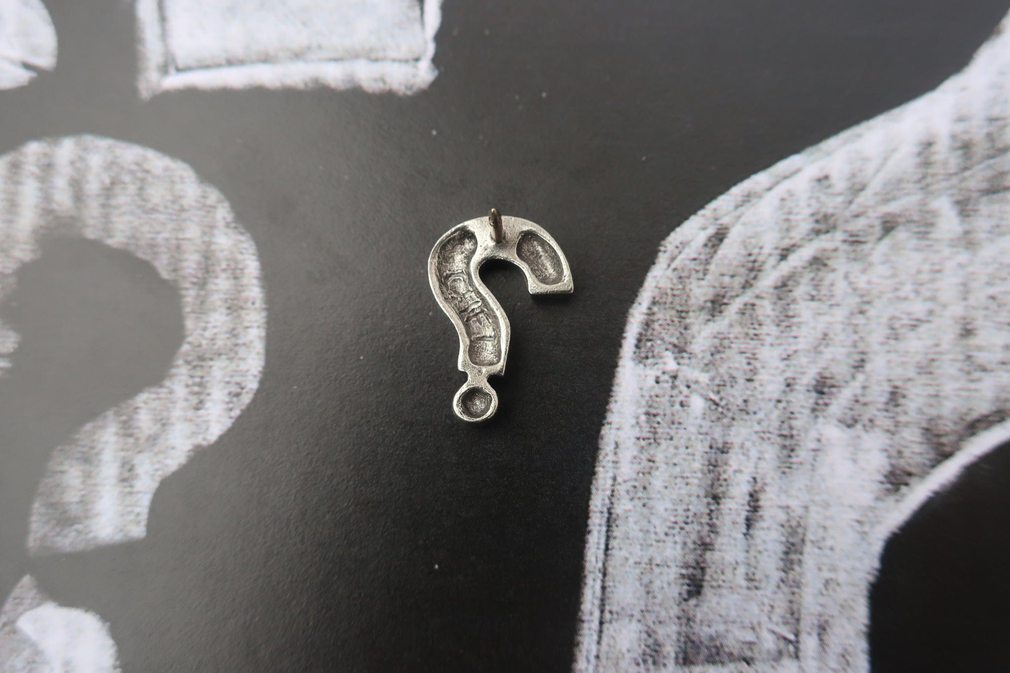 Question Mark Lapel Pin – lapelpinplanet