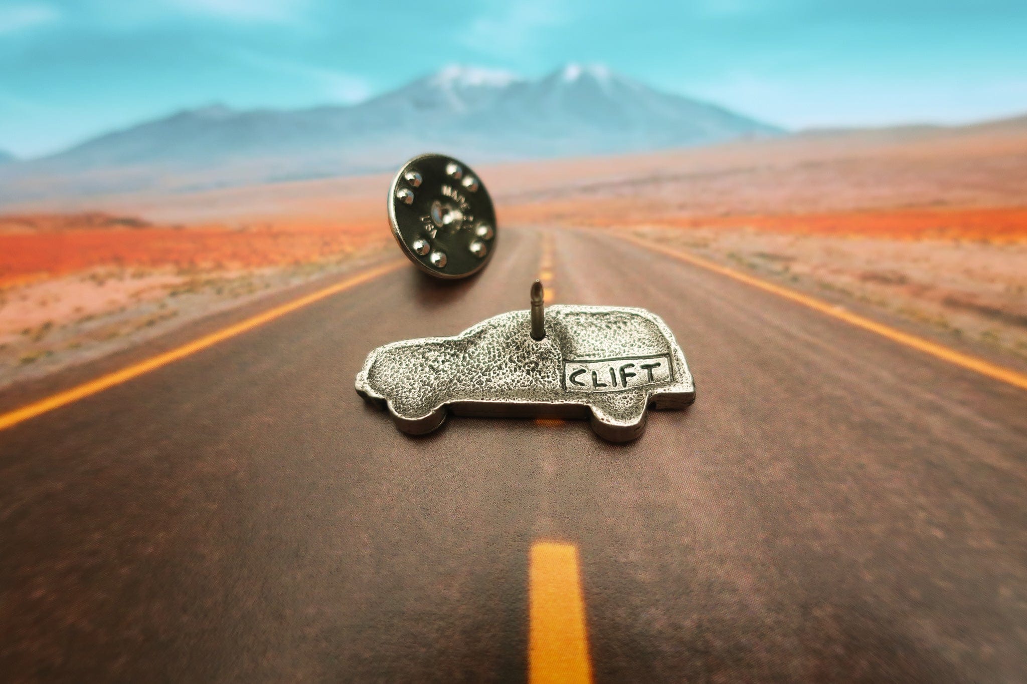 SUV Lapel Pin – lapelpinplanet