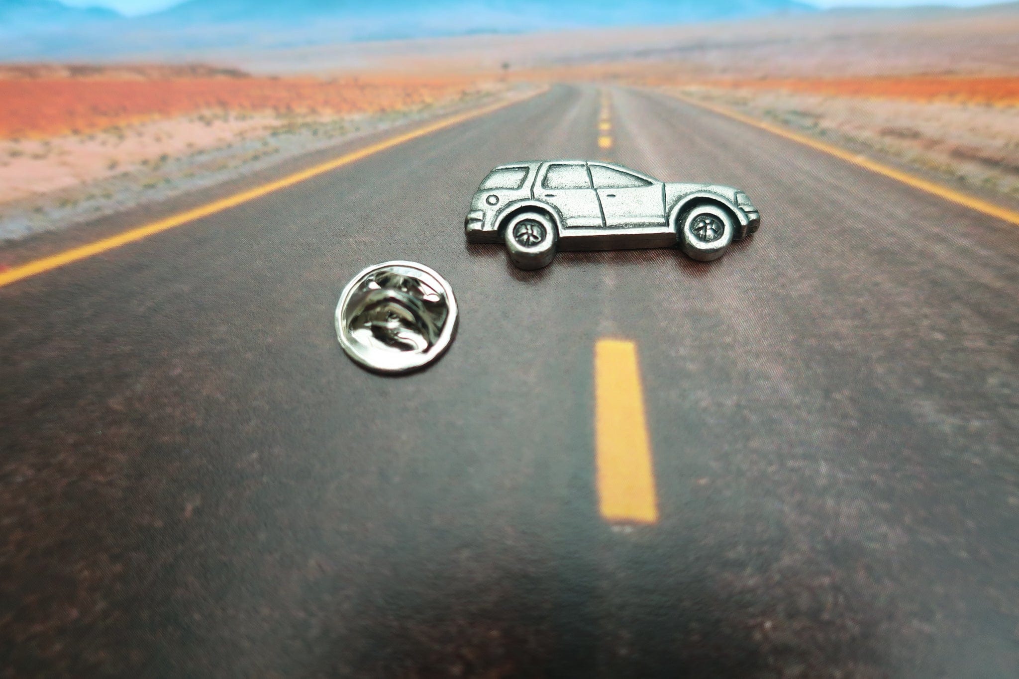 SUV Lapel Pin – lapelpinplanet