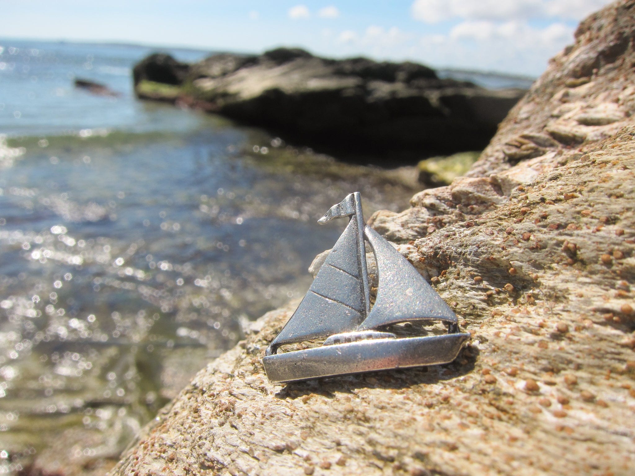 Sailboat Lapel Pin – lapelpinplanet