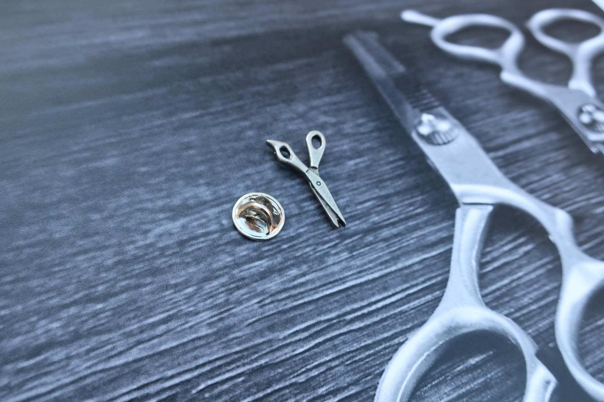 Scissors Lapel Pin – lapelpinplanet