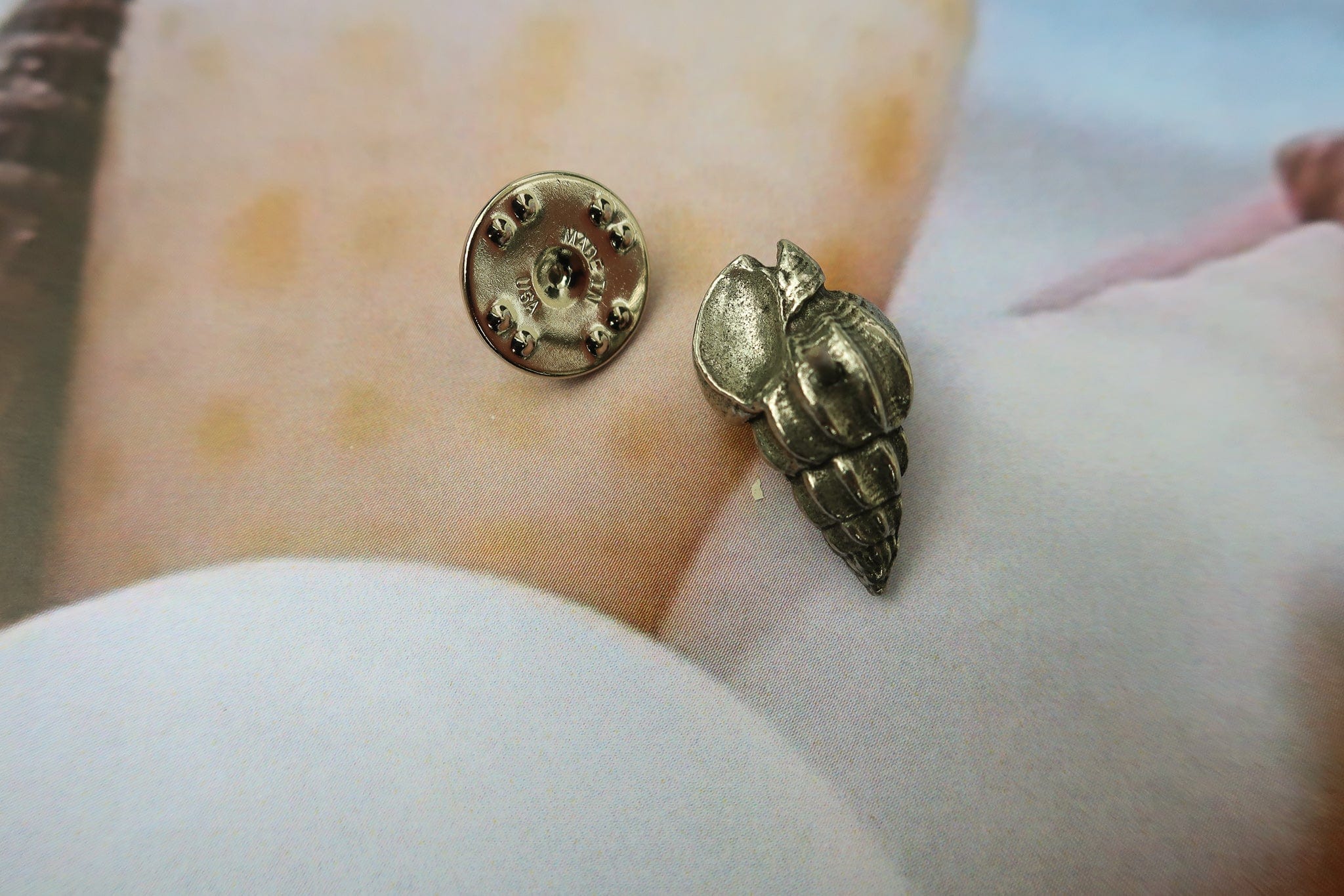 Seashell Lapel Pin – lapelpinplanet