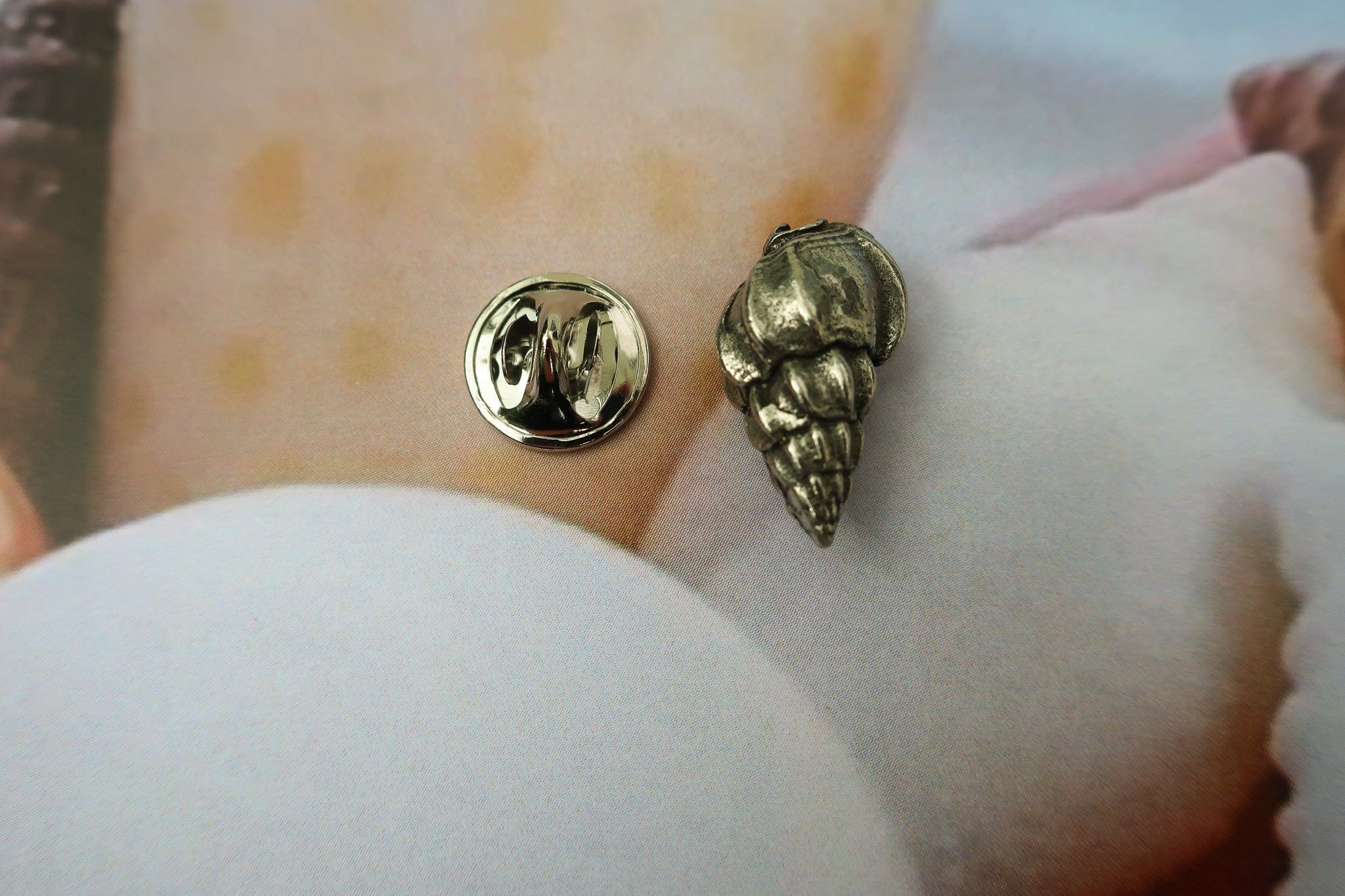 Seashell Lapel Pin – lapelpinplanet