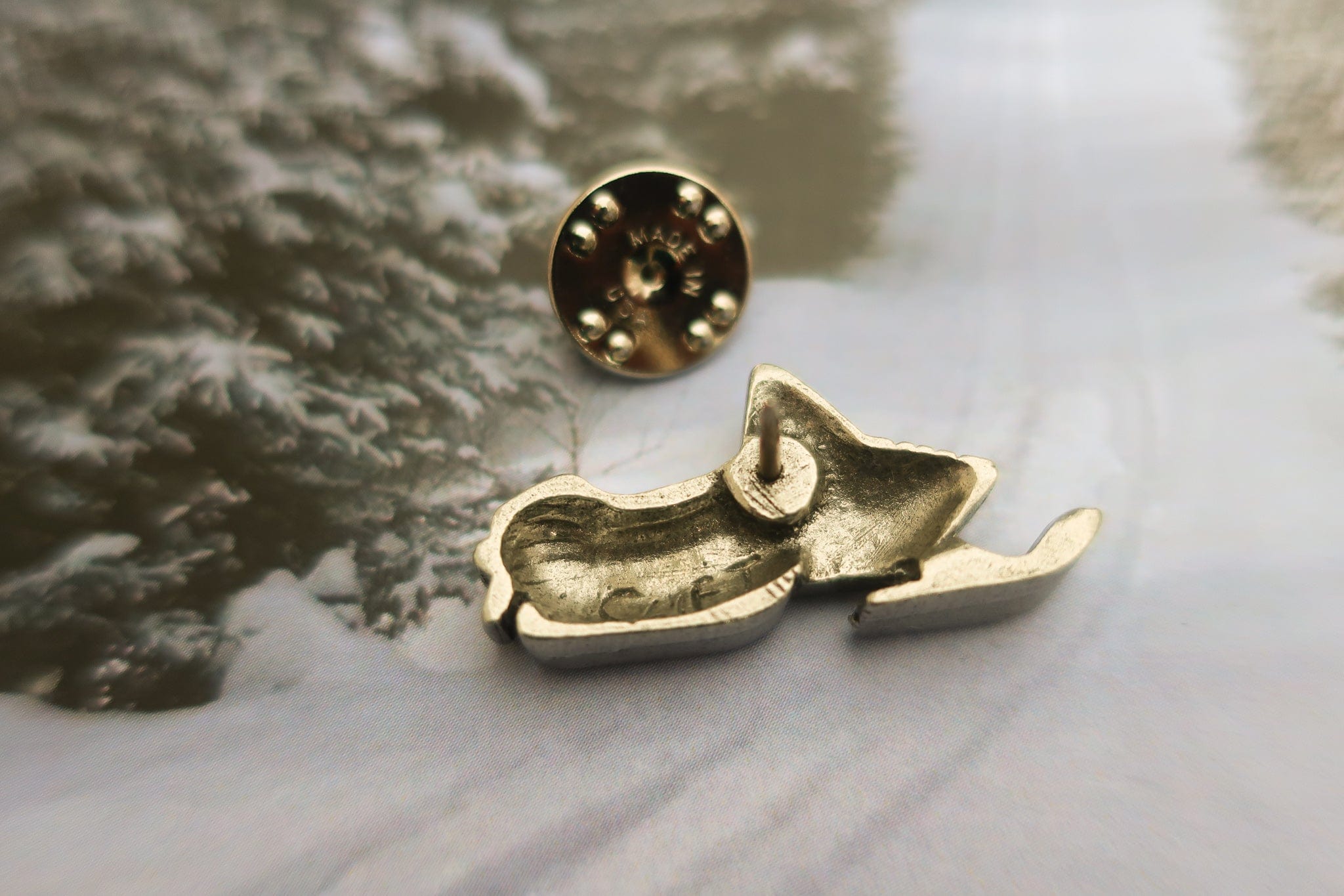 Snowmobile Lapel Pin – lapelpinplanet