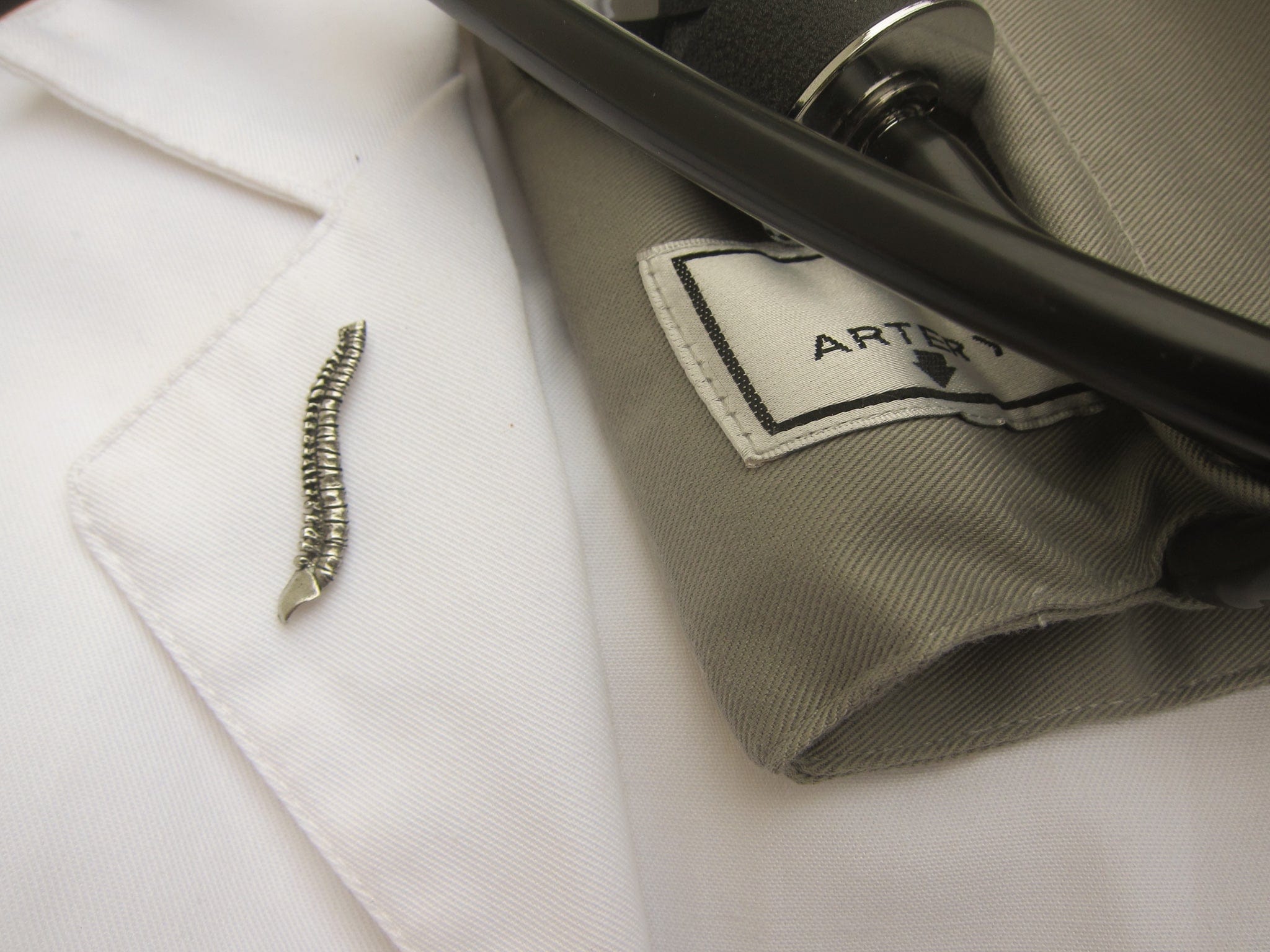 Spine Lapel Pin – lapelpinplanet