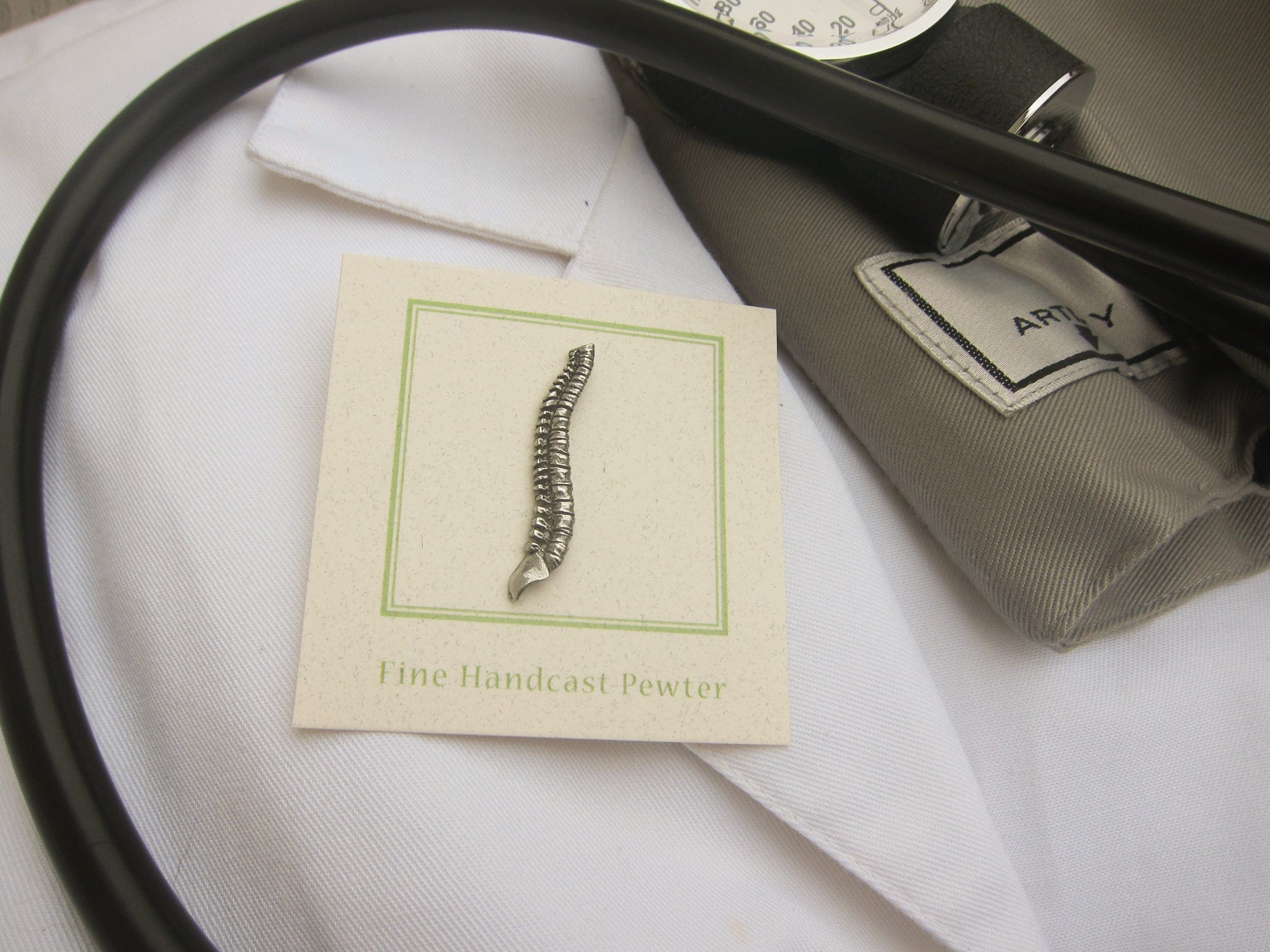 Spine Lapel Pin – lapelpinplanet