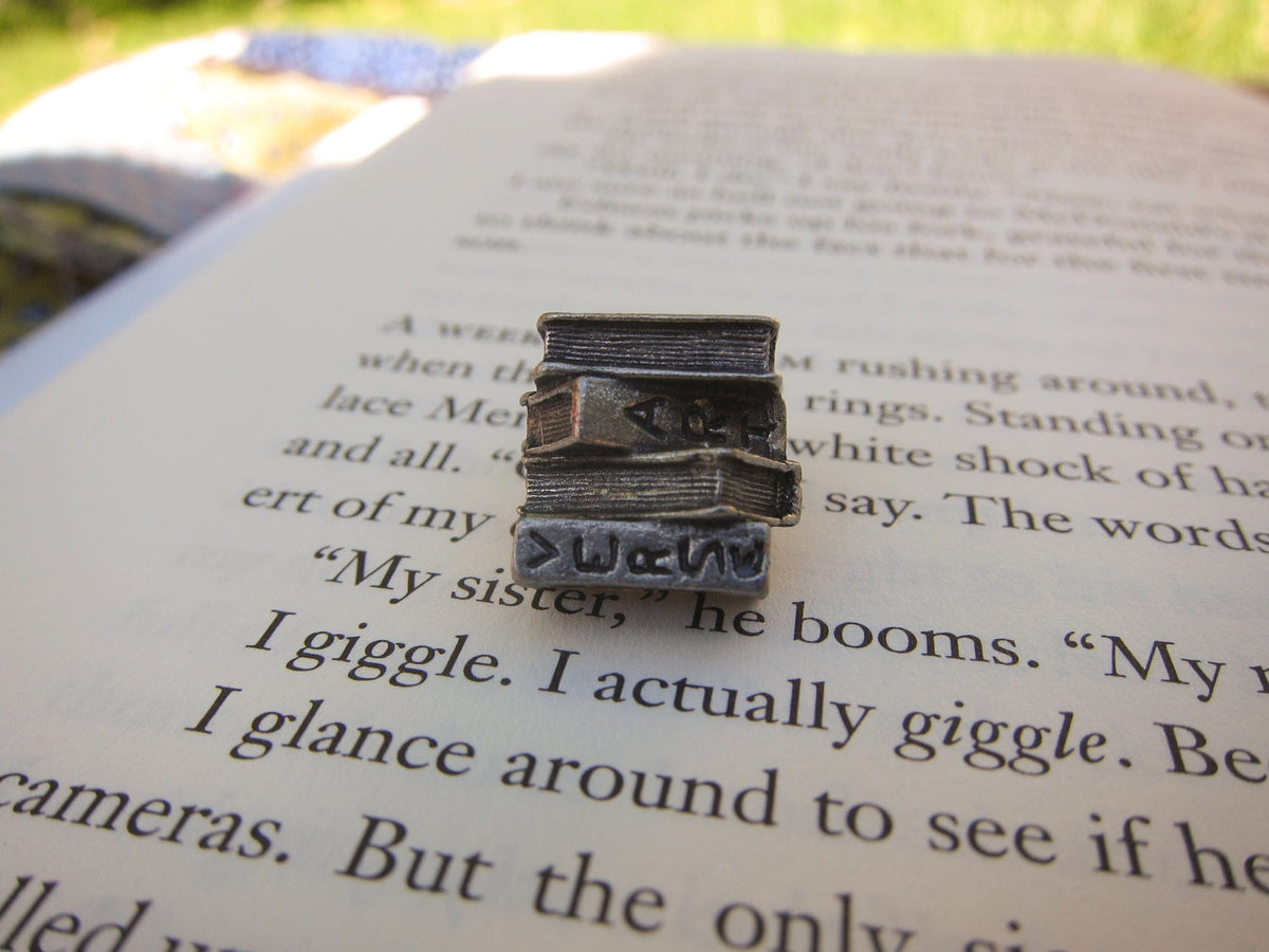 Stack of Books Lapel Pin – lapelpinplanet