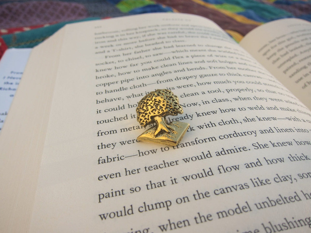 Tree of Learning Gold Lapel Pin – lapelpinplanet