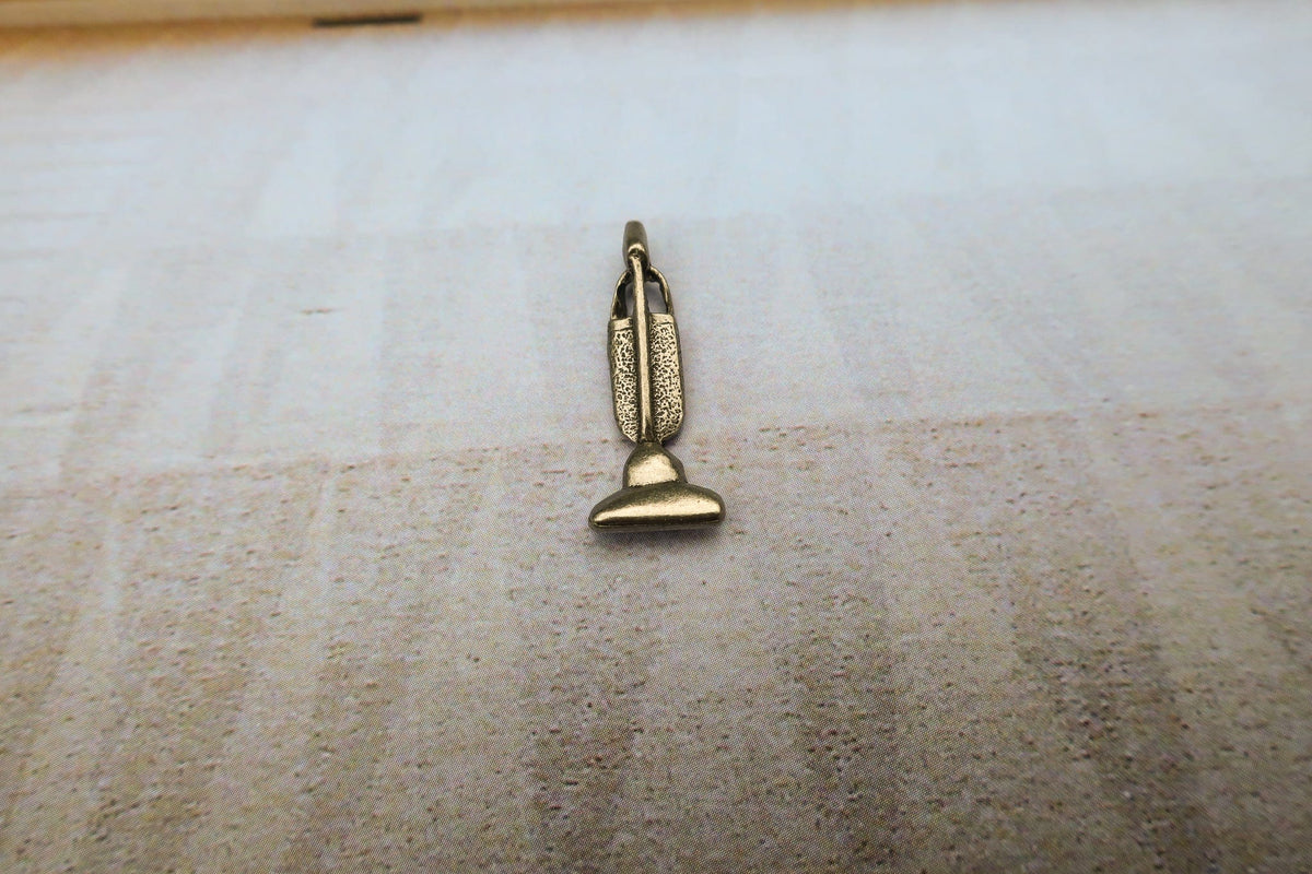 Vacuum Lapel Pin – lapelpinplanet