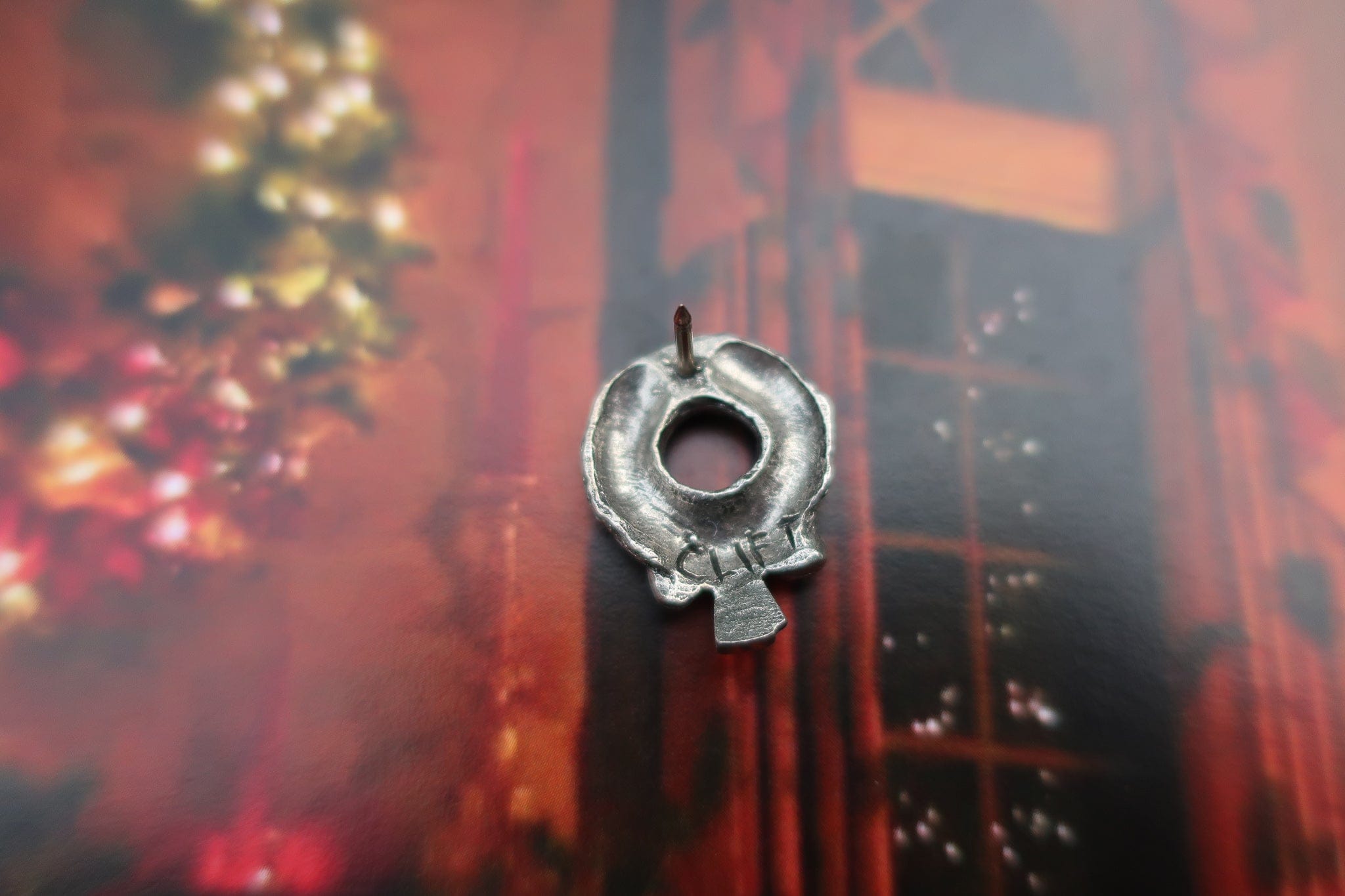 Wreath Lapel Pin – lapelpinplanet