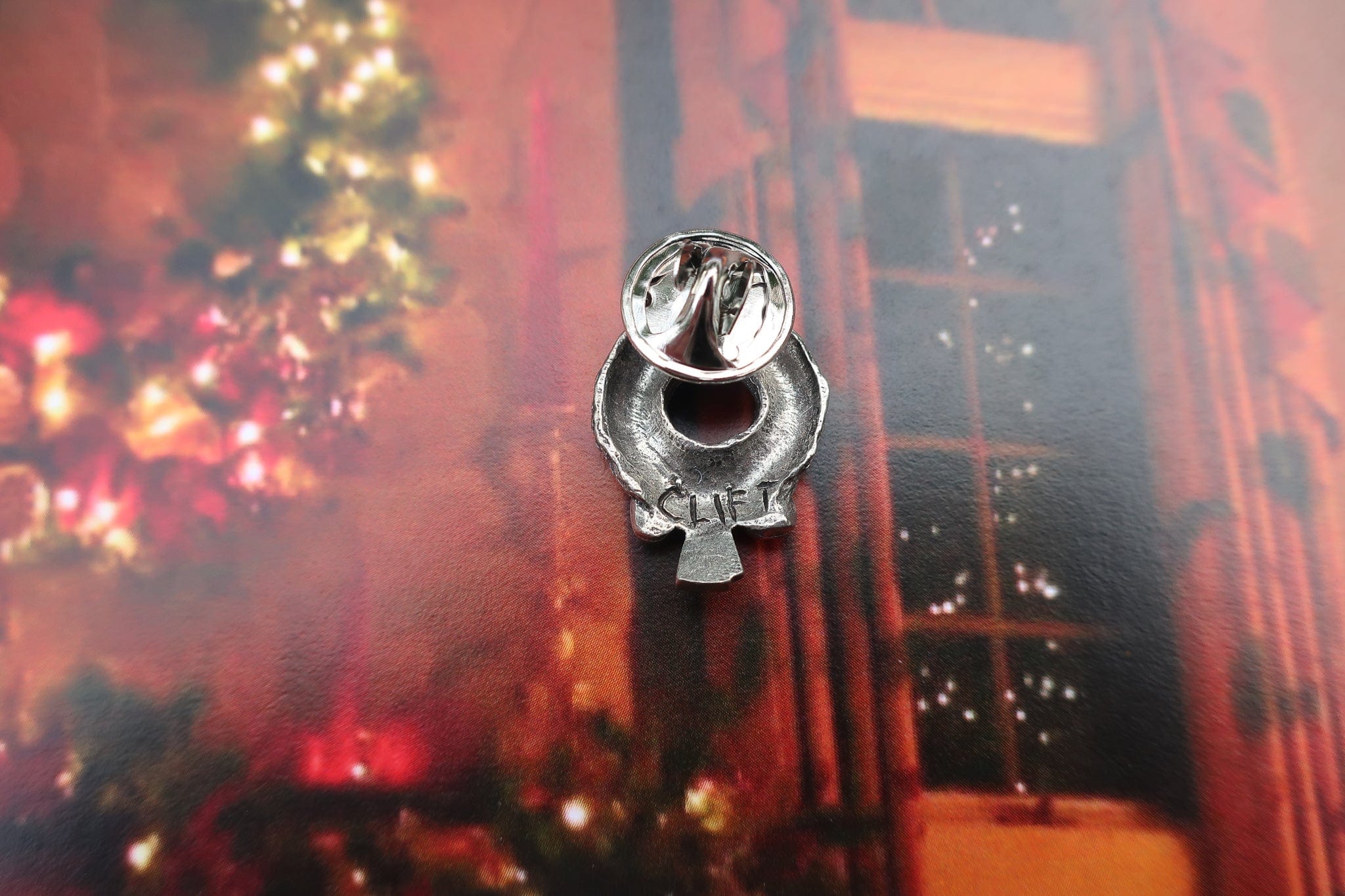 Wreath Lapel Pin – lapelpinplanet