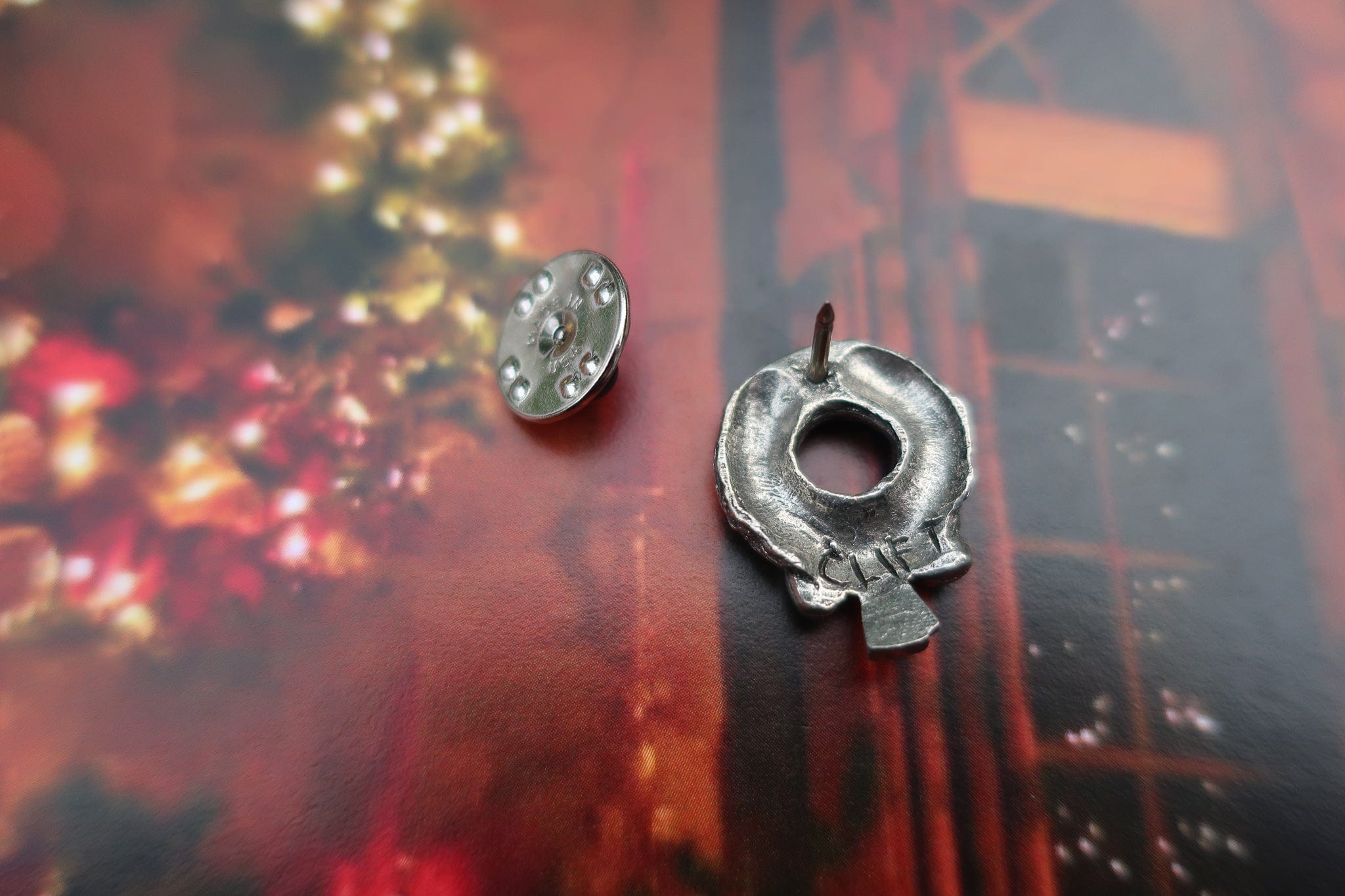 Wreath Lapel Pin – lapelpinplanet