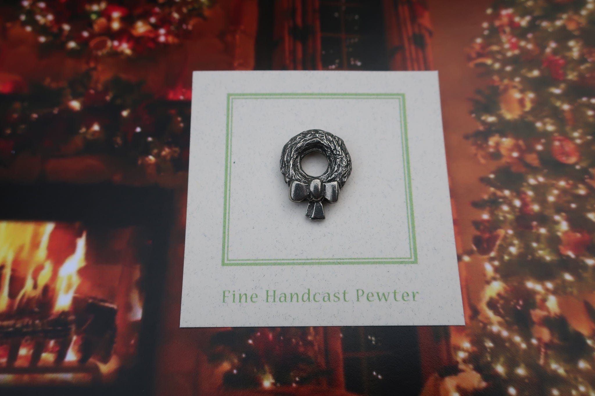 Wreath Lapel Pin – lapelpinplanet