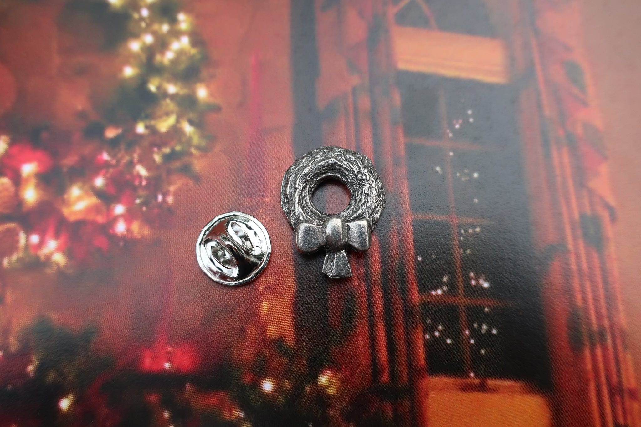 Wreath Lapel Pin – lapelpinplanet