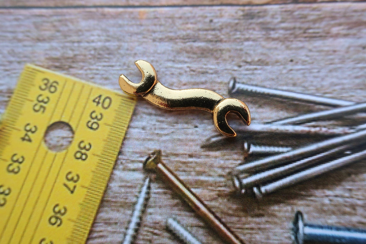 Wrench Gold Lapel Pin – lapelpinplanet